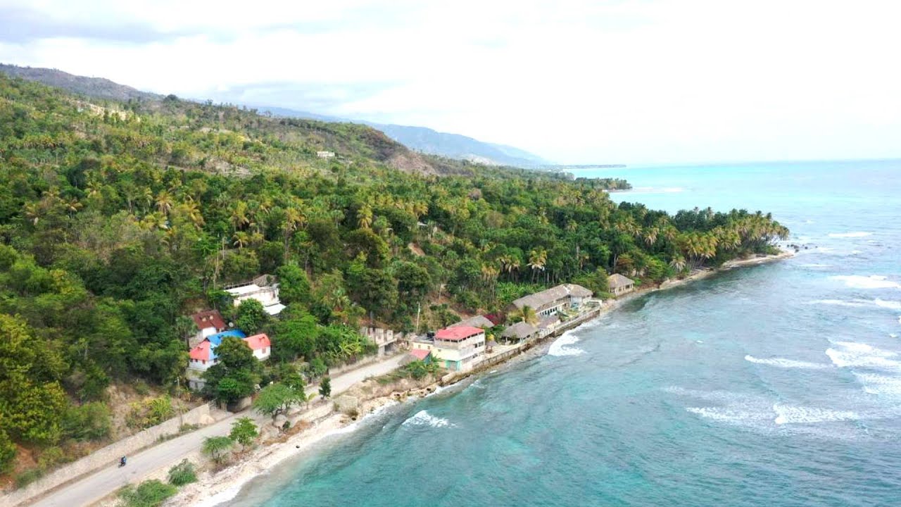 Roxas Public Beach - Tourist Attraction